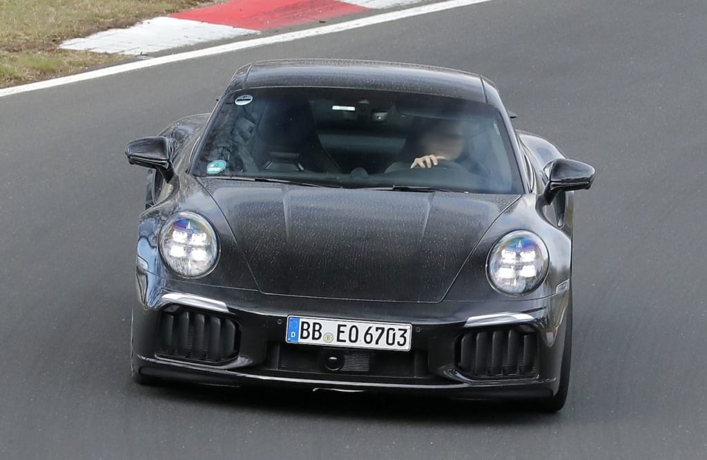 【スクープ】ポルシェ「911ターボ」もハイブリッド化で最高出力700ps！ニュルに降臨 - LE VOLANT WEB | 自動車情報サイト『LE VOLANT WEB(ル・ボラン ウェブ)』