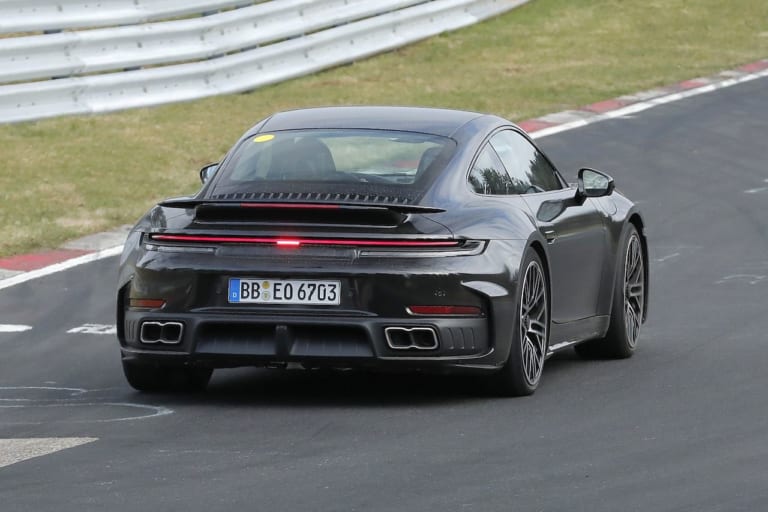 【スクープ】ポルシェ「911ターボ」もハイブリッド化で最高出力700ps！ニュルに降臨 - LE VOLANT WEB | 自動車情報サイト『LE VOLANT WEB(ル・ボラン ウェブ)』
