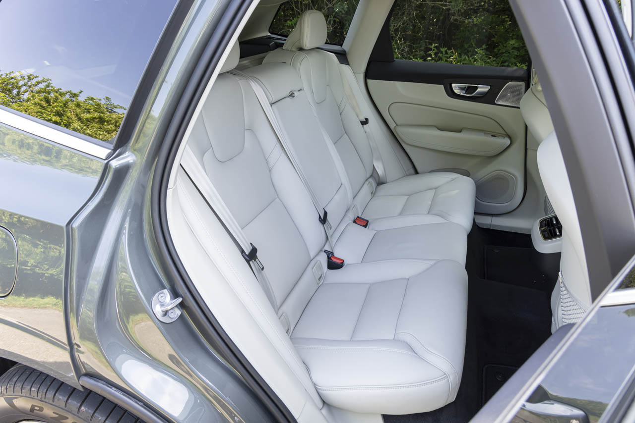 【試乗】新型ボルボ「XC60」に息づく「引き算の美学」。熟成のSUVが示す本質的な価値とは - LE VOLANT WEB | 自動車情報サイト『LE VOLANT WEB(ル・ボラン ウェブ)』