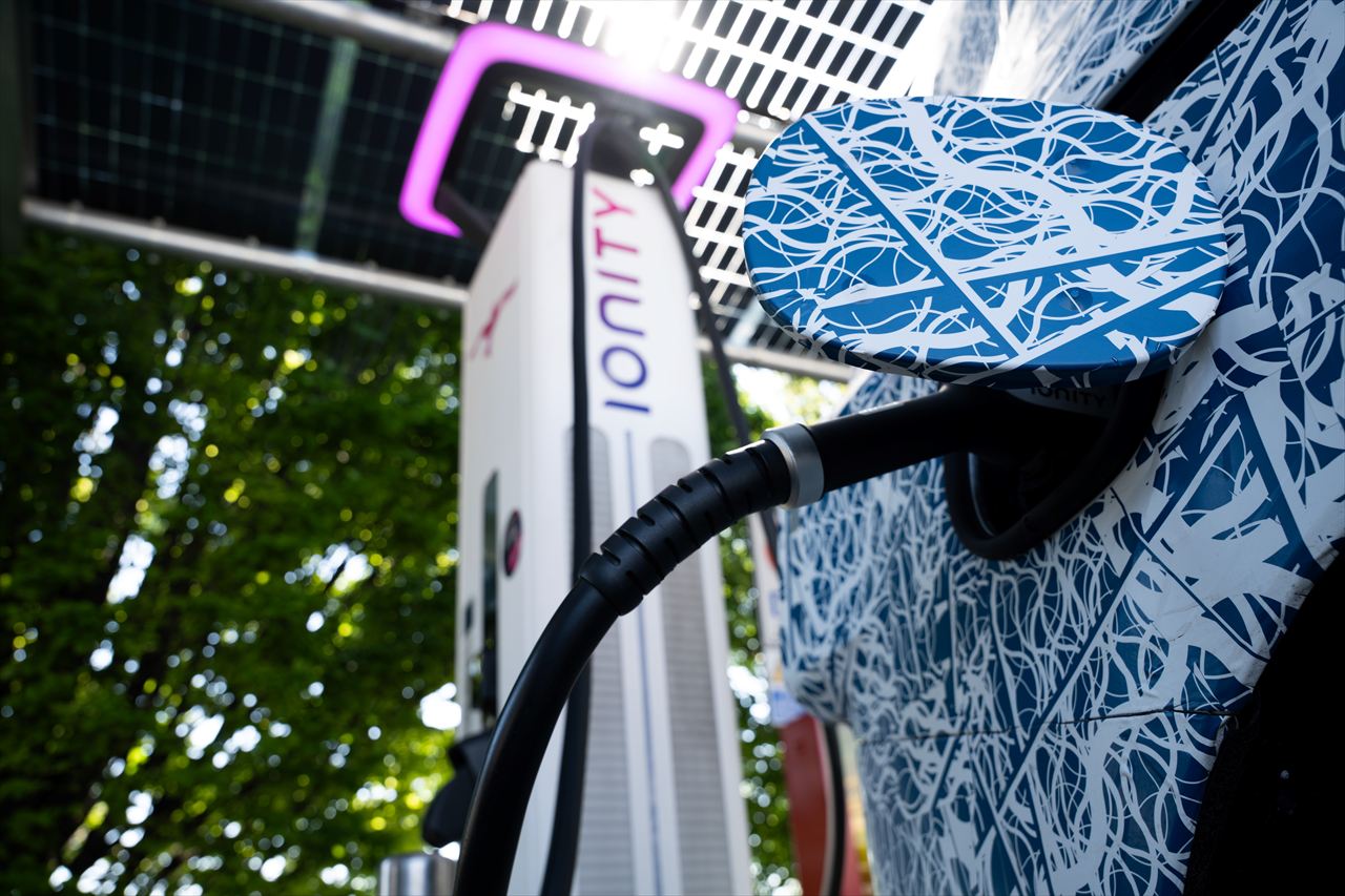 その名は「VLE」。メルセデス・ベンツの新型EVバンがアルプス越えの1100kmロングランで驚きの性能を見せた！ - LE VOLANT WEB | 自動車情報サイト『LE VOLANT ...