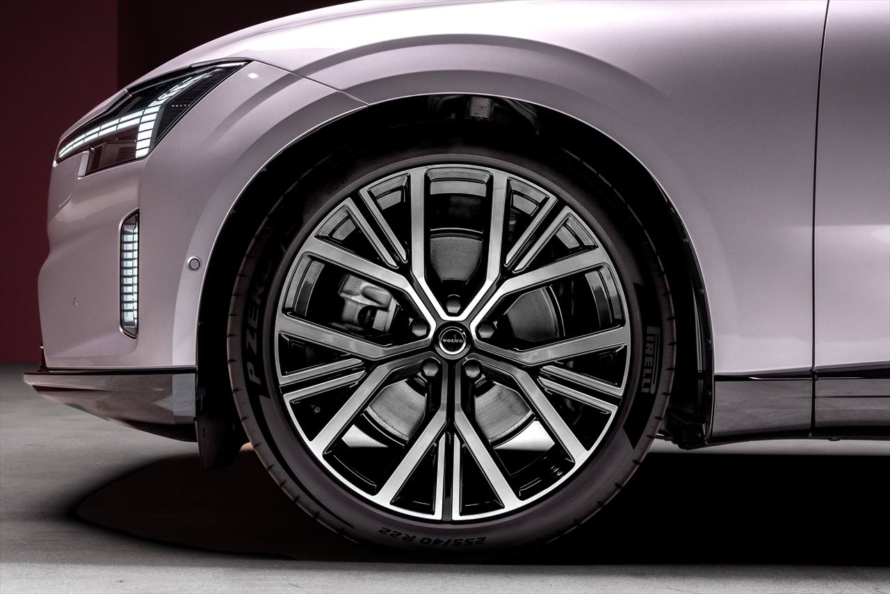 ボルボ史上最高にクリーンなフラッグシップセダン「ES90」、その驚きの環境性能とは - LE VOLANT WEB | 自動車情報サイト『LE VOLANT WEB(ル・ボラン ウェブ)』