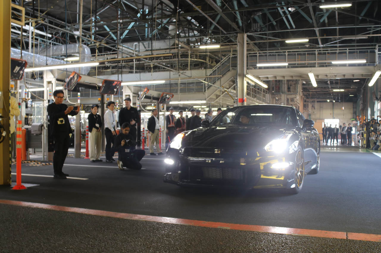 日産「R35 GT-R」、18年の歴史に幕。開発者が語る生産終了の理由と、見えてきた「次世代」への道筋 - LE VOLANT WEB | 自動車情報サイト『LE VOLANT WEB(ル ...