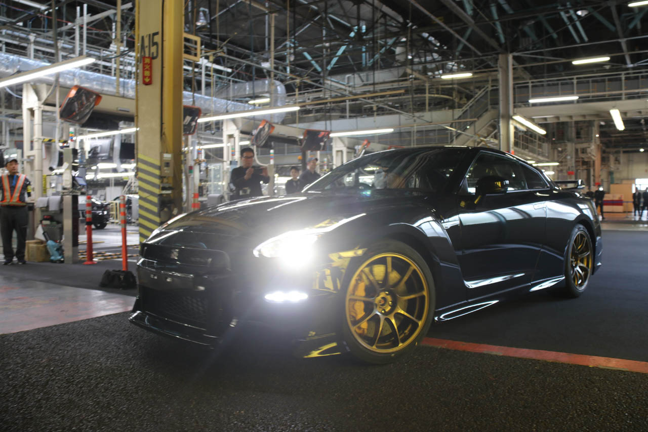 日産「R35 GT-R」、18年の歴史に幕。開発者が語る生産終了の理由と、見えてきた「次世代」への道筋 - LE VOLANT WEB | 自動車情報サイト『LE VOLANT WEB(ル ...