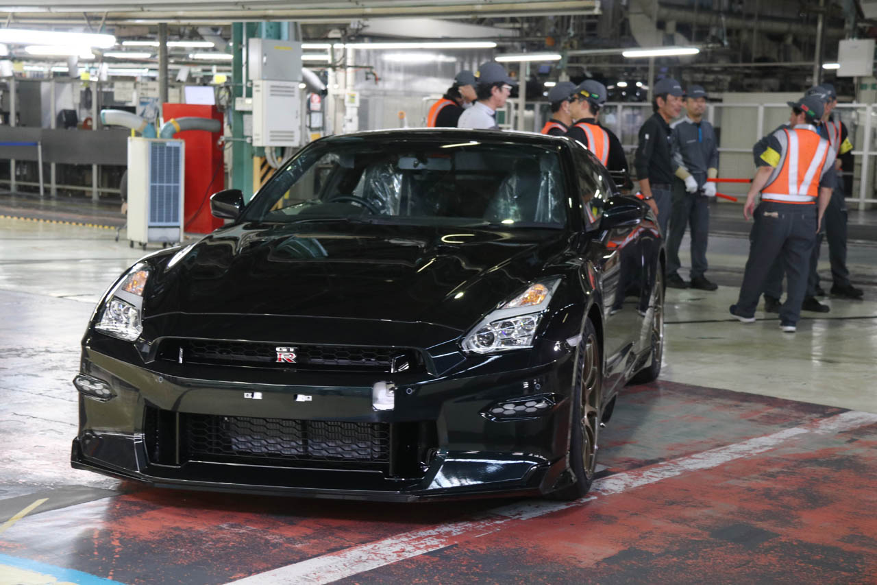 日産「R35 GT-R」、18年の歴史に幕。開発者が語る生産終了の理由と、見えてきた「次世代」への道筋 - LE VOLANT WEB | 自動車情報サイト『LE VOLANT WEB(ル ...