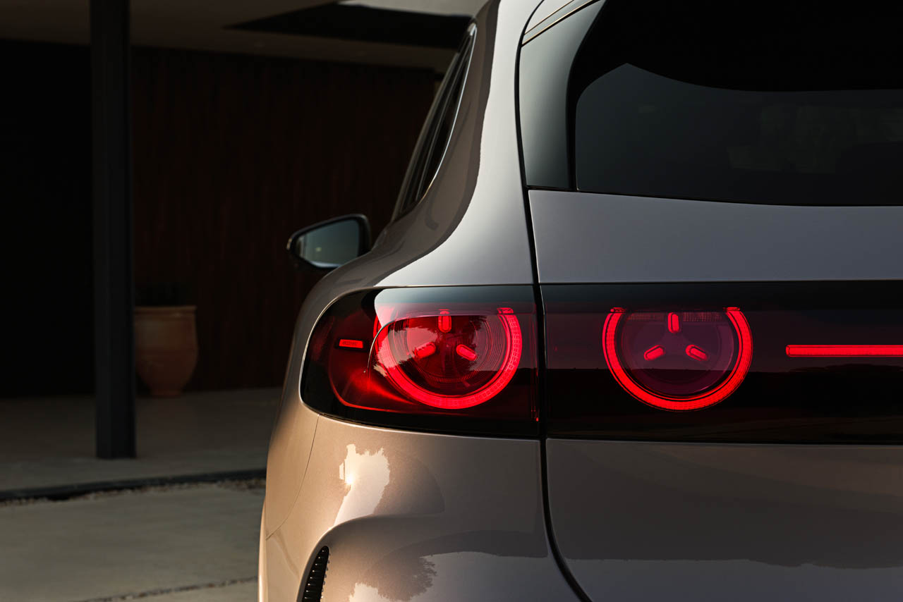 【世界初公開】メルセデス・ベンツ新型「GLC」BEVは“全部入り”！ 航続713km、史上最大スクリーンなど注目スペック詳解 - LE ...