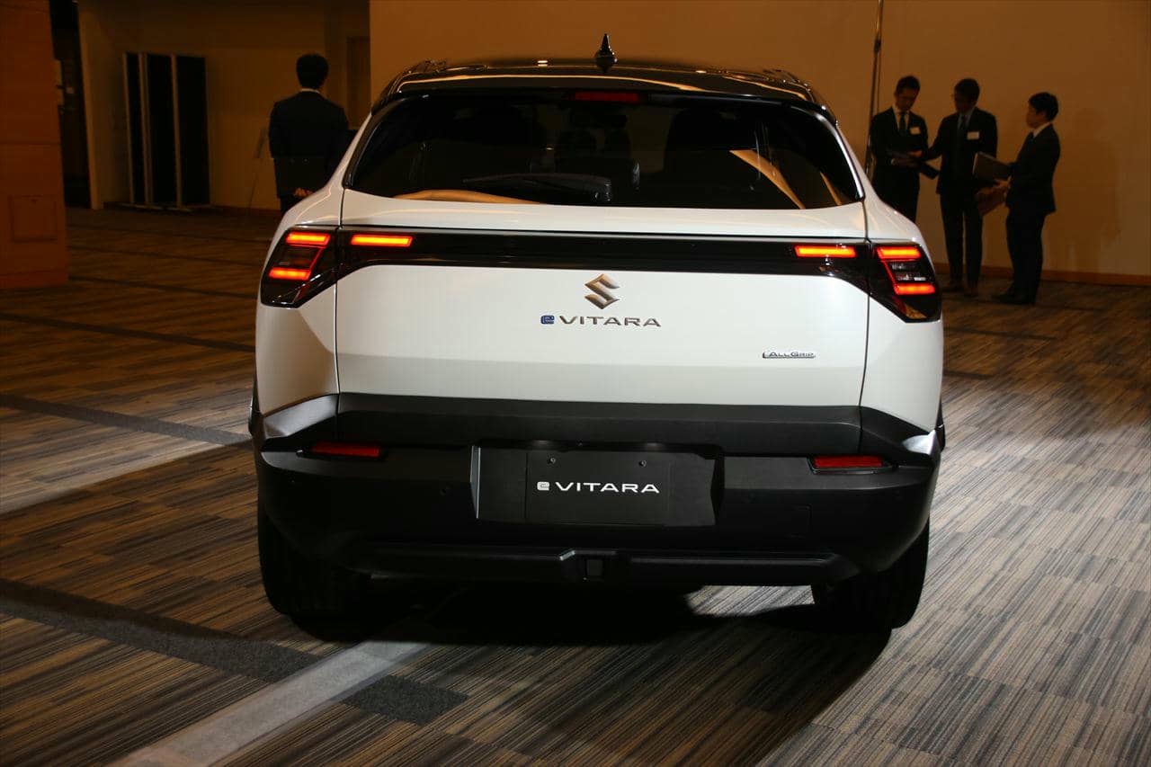 スズキ新型BEV「eビターラ」の全貌を解説。実質312万円〜の価格と本格4WDで市場を狙う - LE VOLANT WEB | 自動車情報サイト『LE VOLANT WEB(ル・ボラン ウェブ)』