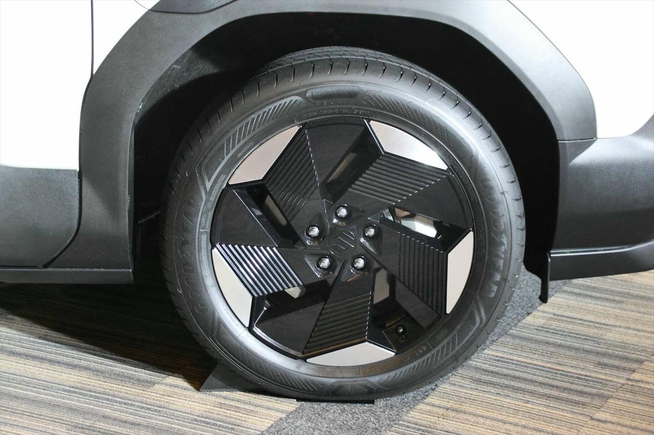 スズキ新型BEV「eビターラ」の全貌を解説。実質312万円〜の価格と本格4WDで市場を狙う - LE VOLANT WEB | 自動車情報サイト『LE VOLANT WEB(ル・ボラン ウェブ)』