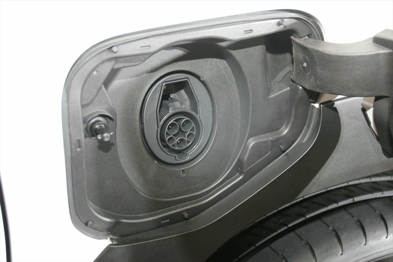 スズキ新型BEV「eビターラ」の全貌を解説。実質312万円〜の価格と本格4WDで市場を狙う - LE VOLANT WEB | 自動車情報サイト『LE VOLANT WEB(ル・ボラン ウェブ)』