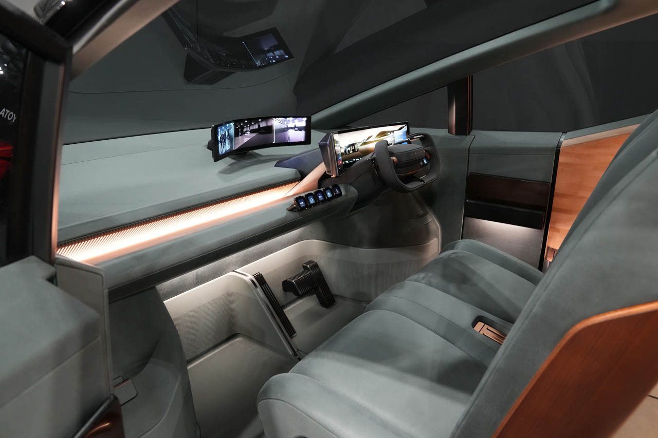 “6輪ショーファー”か、“4シータースポーツ”か？ レクサスが「LS」の名で再定義した「フラッグシップ」の答え【JMS 2025】 - LE VOLANT WEB | 自動車情報サイト『LE ...